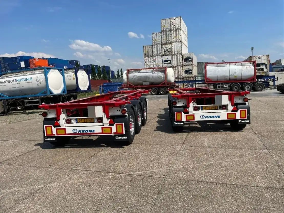 Krone 20 ft tankcontainer chassis | Tankoplegger - TrucksNL