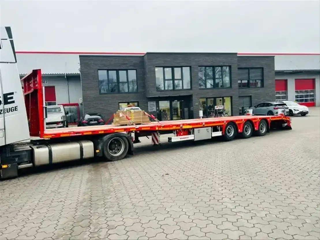 KAESSBOHRER SPA Mega Tele Plattform Auflieger | Platte oplegger - TrucksNL