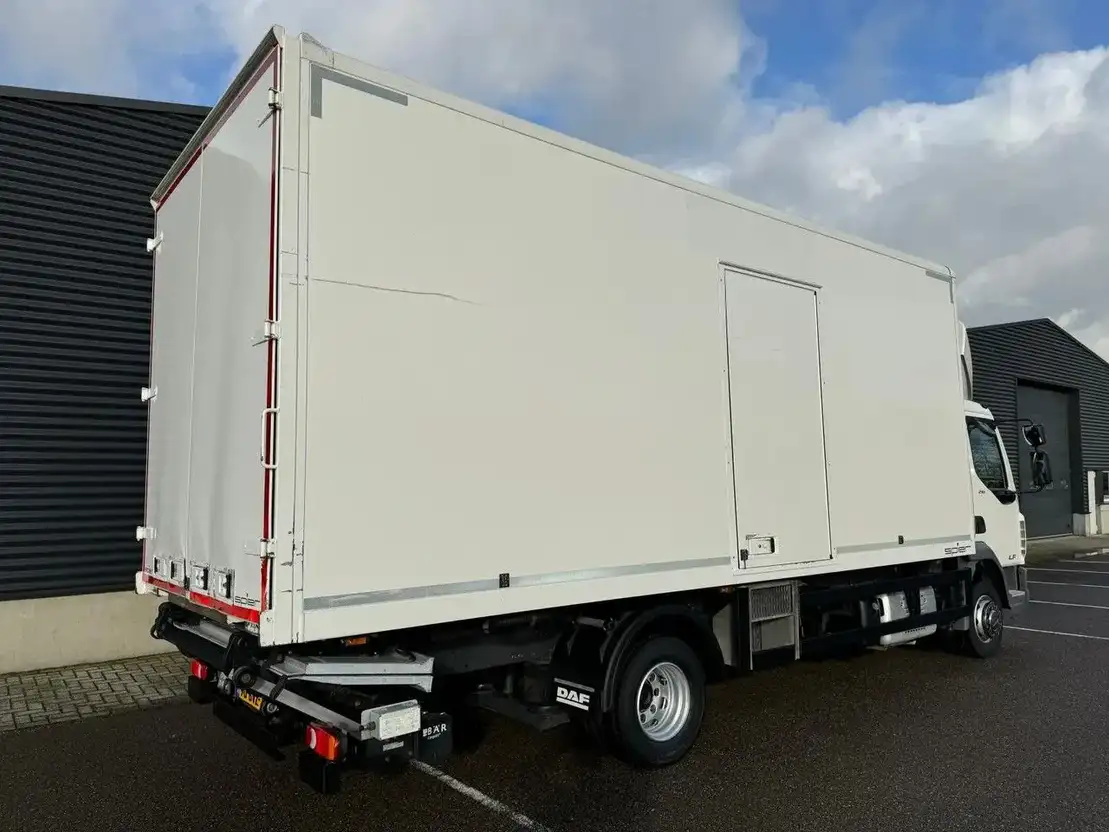 DAF LF 210 Bakwagen 08-2018 | Bakwagen vrachtwagen - TrucksNL