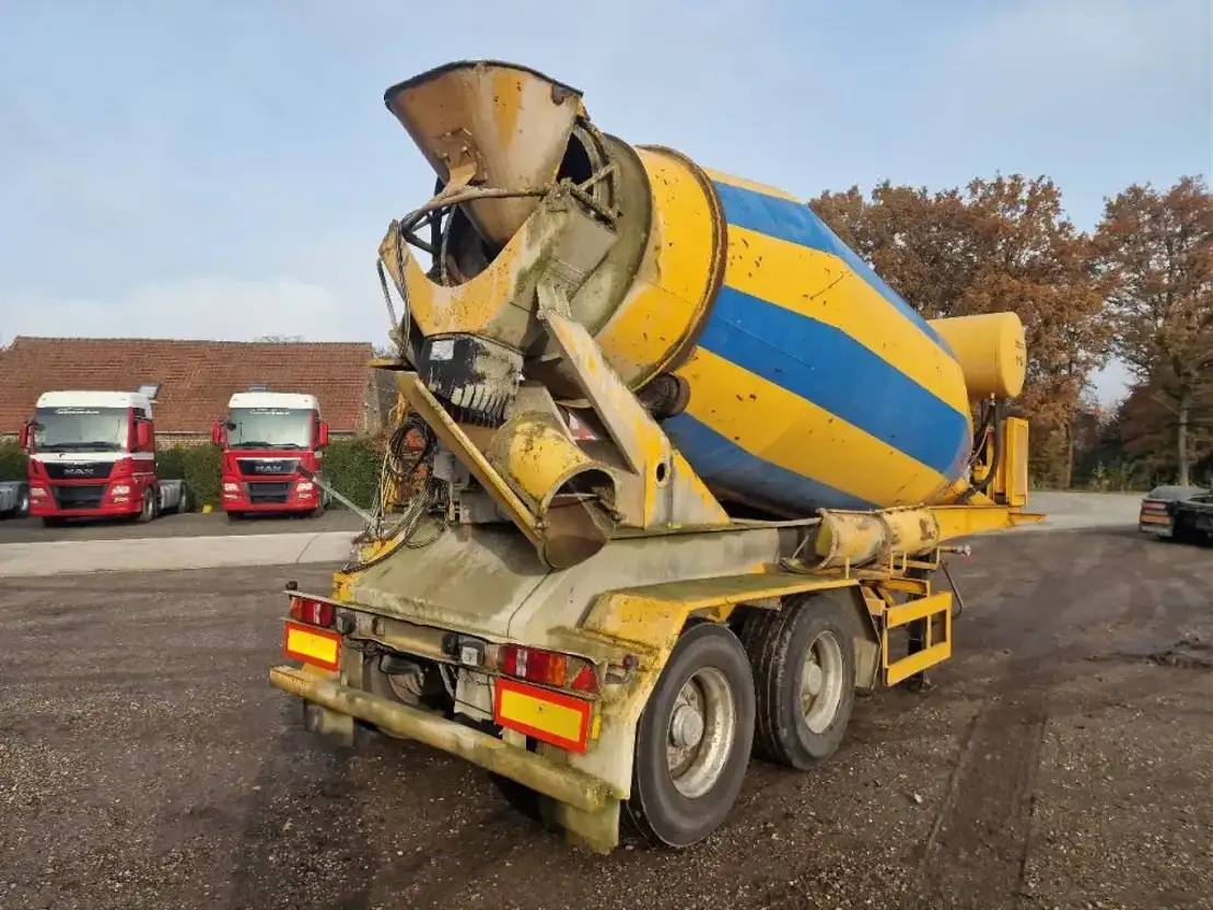 KWB 10m beton mixer | Betonmixer oplegger - TrucksNL