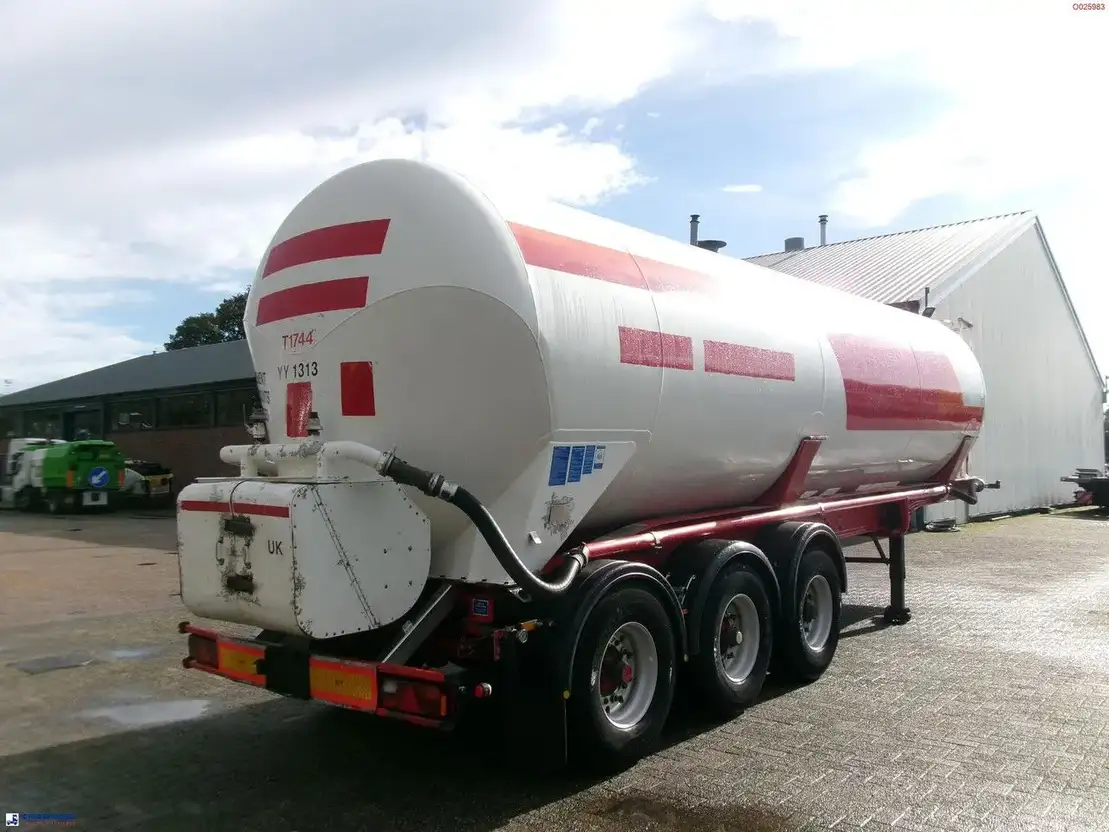 Feldbinder Powder tank alu 41 m3 (tipping) | Tankoplegger - TrucksNL