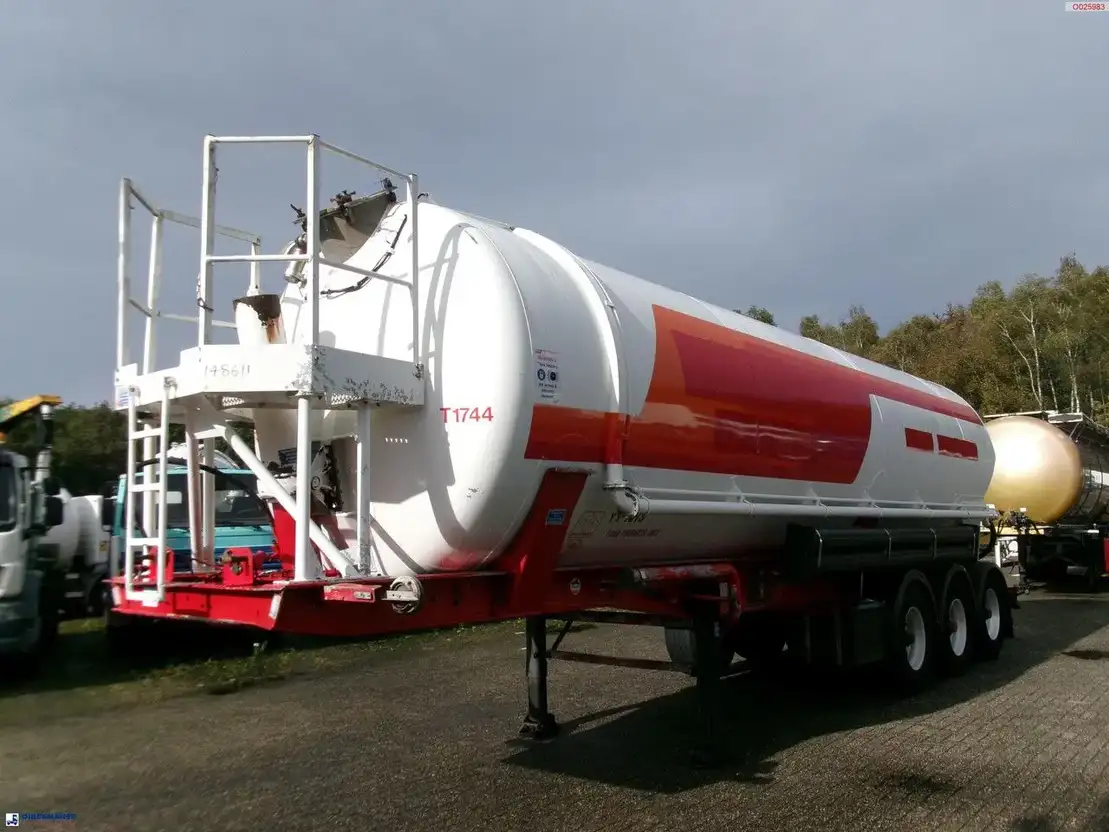 Feldbinder Powder tank alu 41 m3 (tipping) | Tankoplegger - TrucksNL
