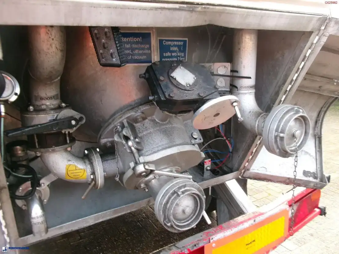 Feldbinder Powder tank alu 41 m3 tipping | Tankoplegger - TrucksNL