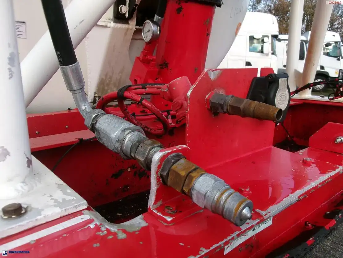 Feldbinder Powder tank alu 41 m3 tipping | Tankoplegger - TrucksNL