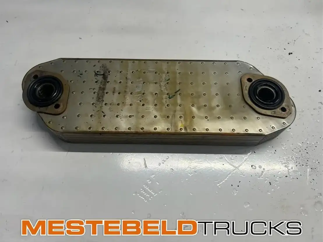 Volvo Oliekoeler D13K | Motordeel vrachtwagen onderdeel - TrucksNL