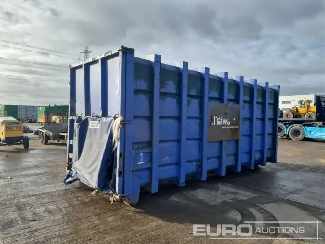 Diversen Enclosed RoRo Skip to Hook Loader Lorry | Perscontainer - TrucksNL