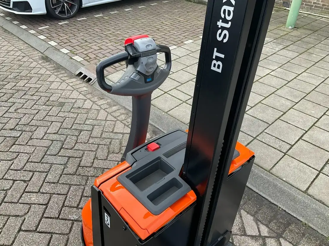 Toyota SWE080L 2000KG 1.58METER STAPELAAR / HEFTRUCK | Stapelaar - TrucksNL