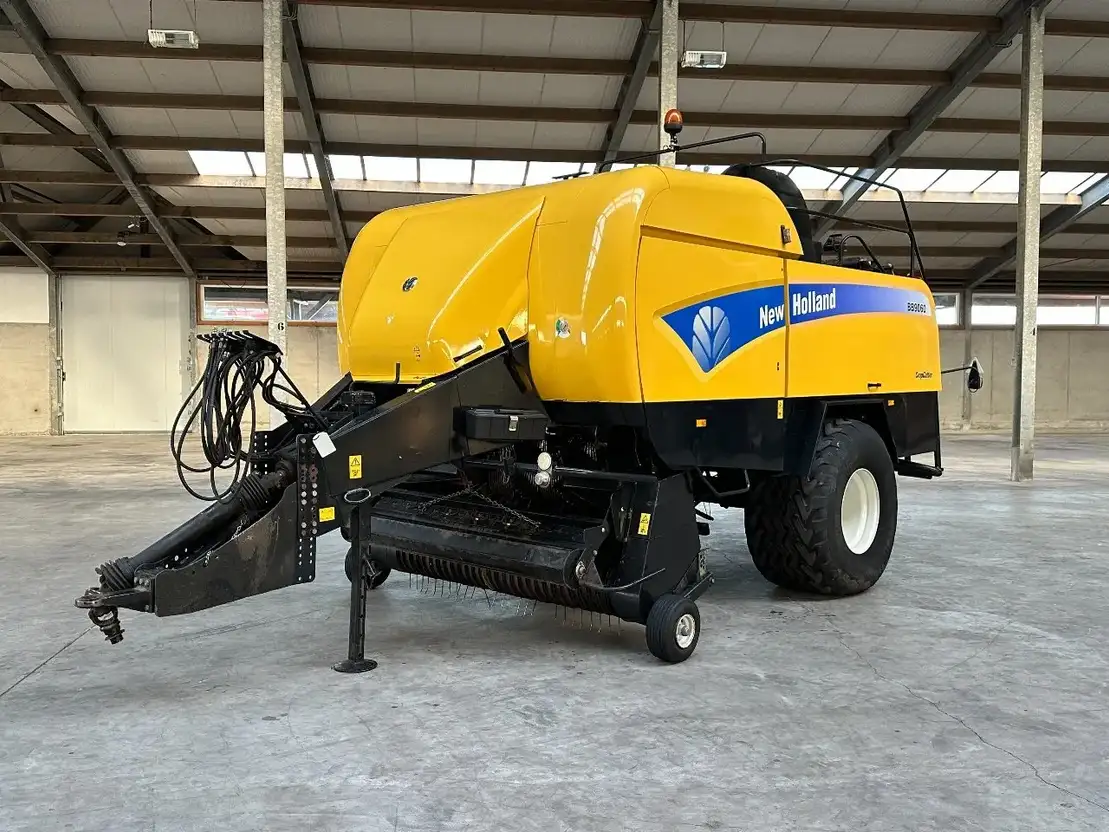 New Holland BB9060 Cropcutter | Balenpers - TrucksNL