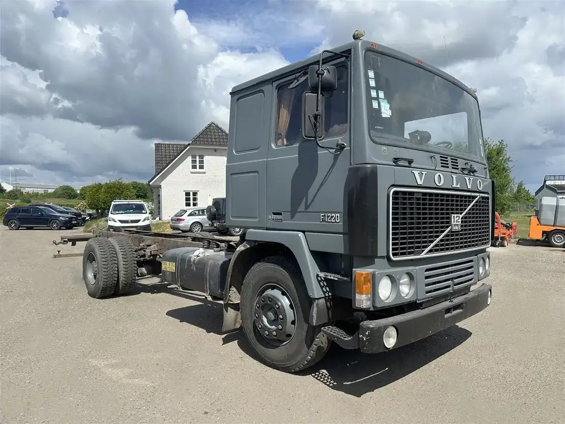Volvo F12 4x2 Chassis Oldtimer - TrucksNL