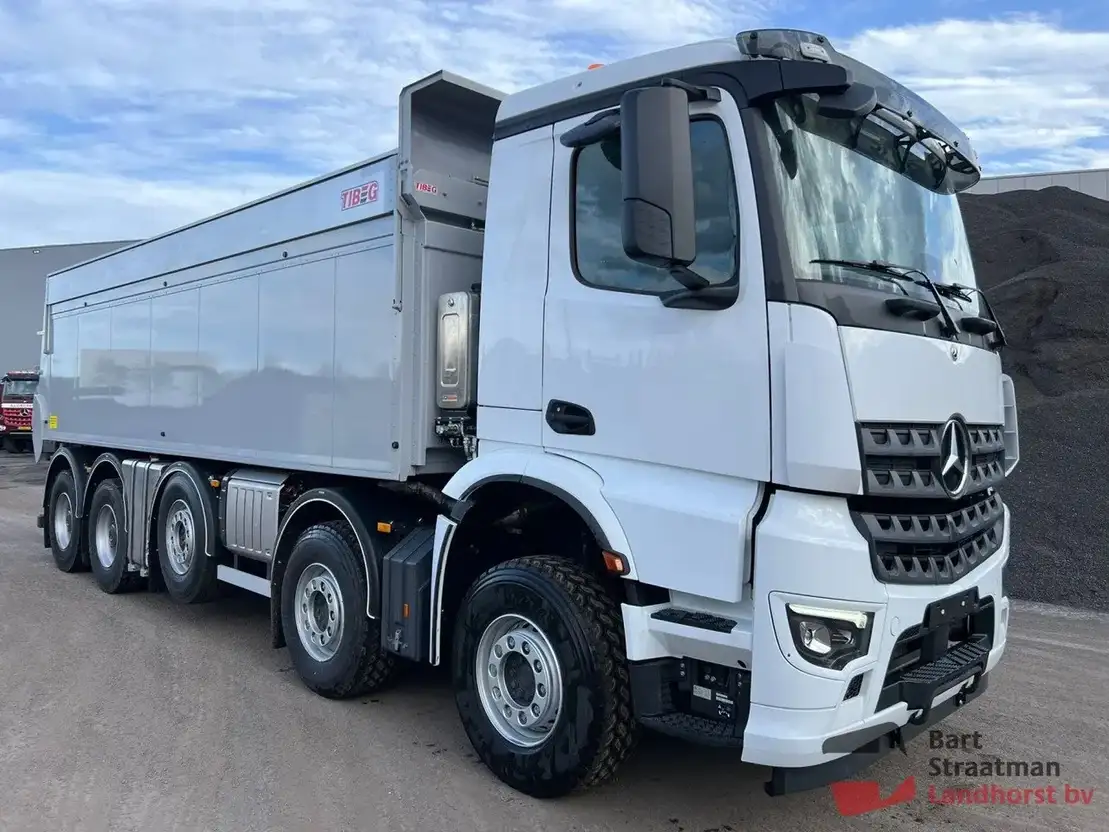 Te koop: Mercedes-Benz Arocs 4945 NIEUW 10x4 met geisoleerde asfalt ...