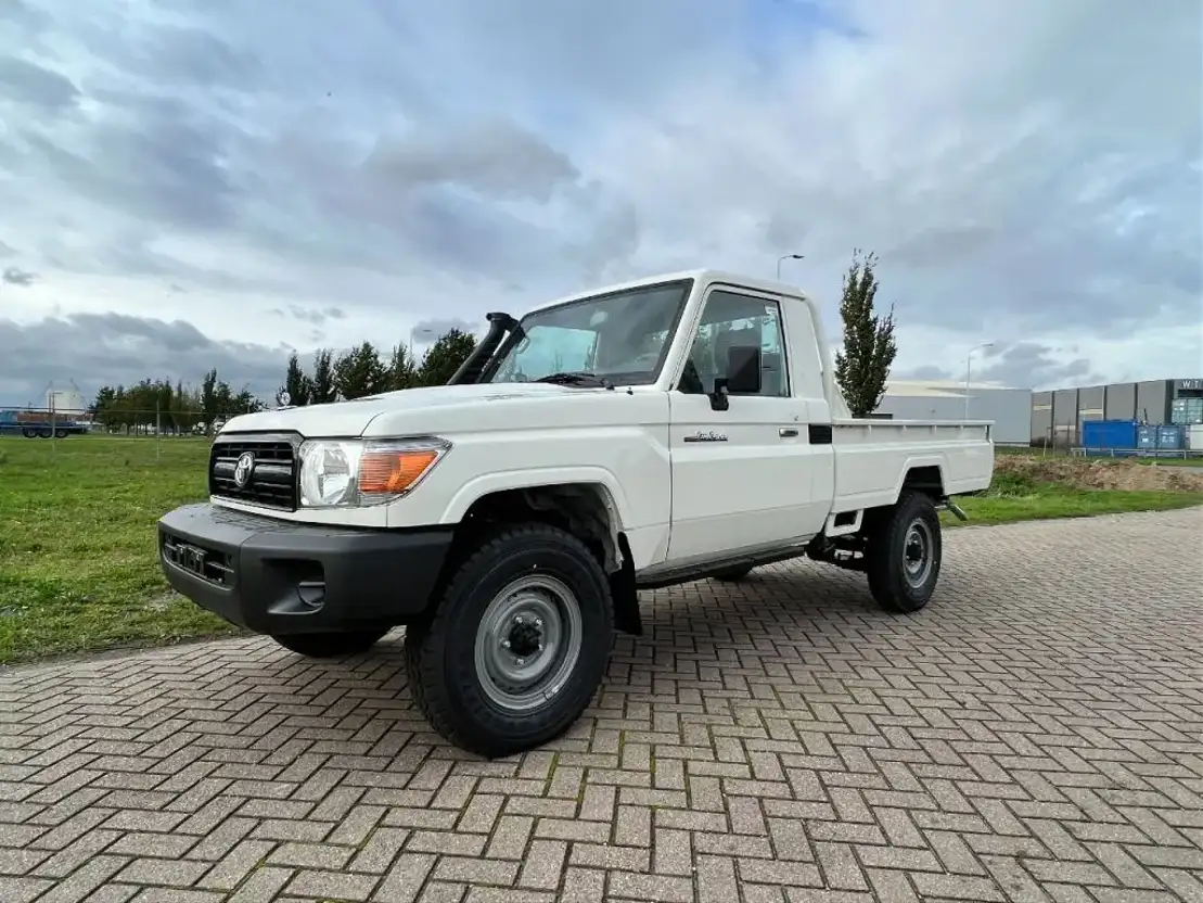 Te koop: Toyota Landcruiser HZJ79 4x4 - 5 UNITS 4.2D Single Cab - EURO ...